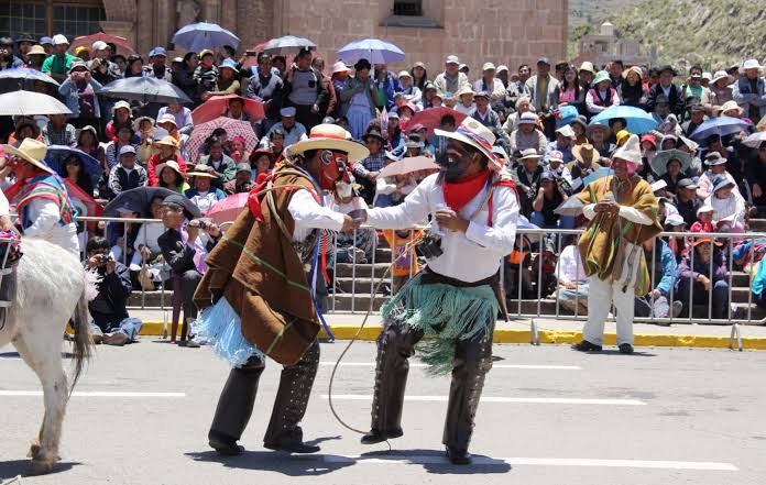 LA DANZA DE LOS MULA MULA O TUCUMANOS Y LA MULITA PARDA. (Una chiquita)