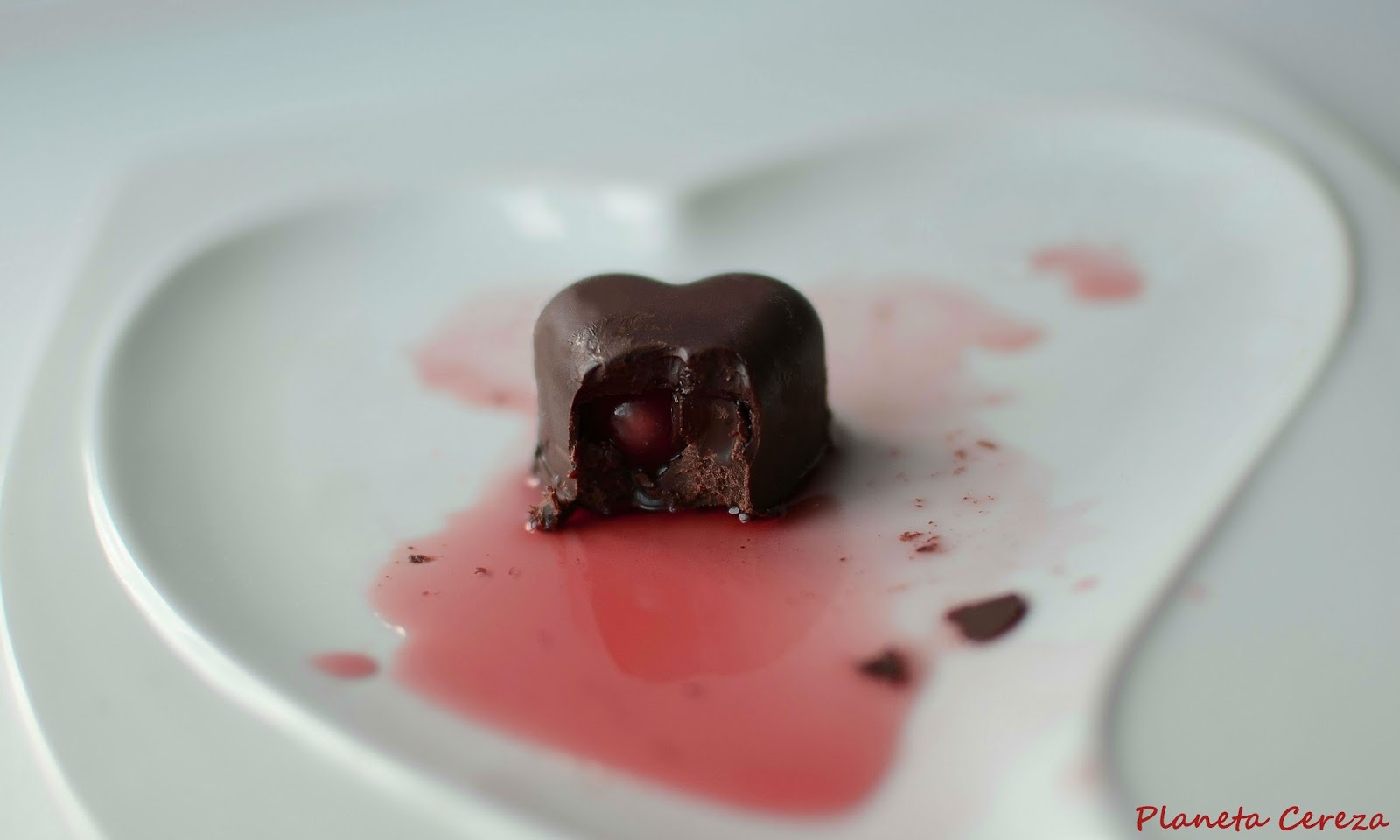 Planeta Cereza: Bombones de chocolate rellenos de cereza