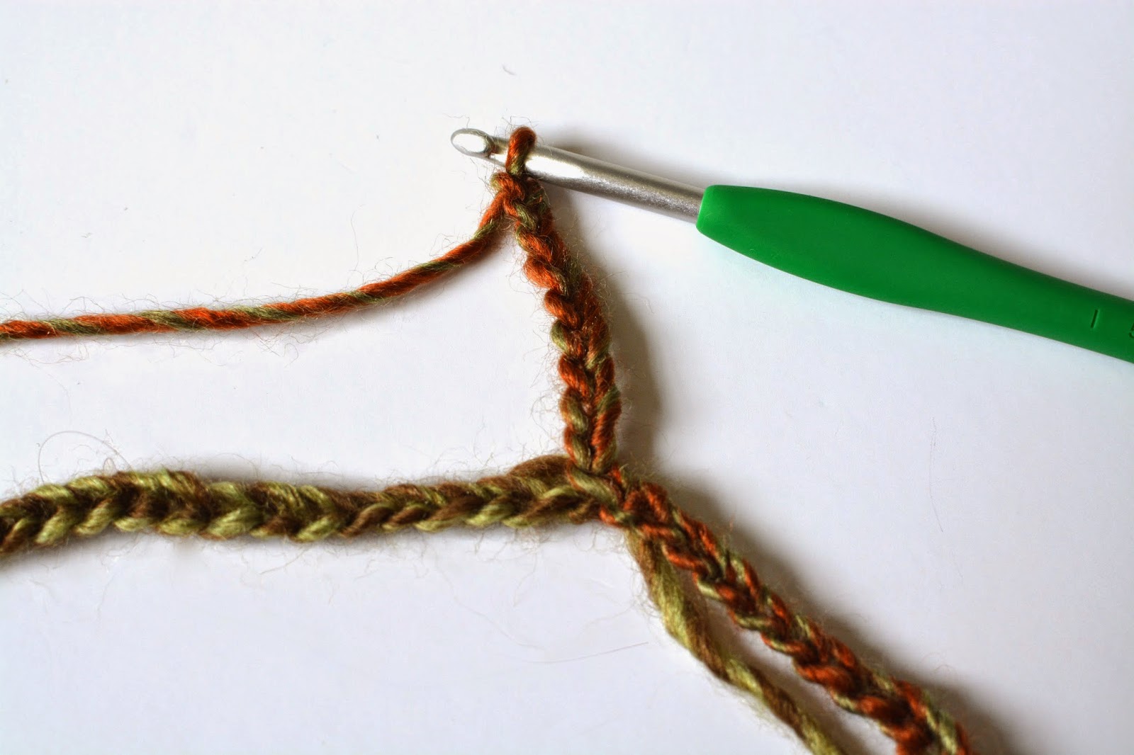 Annoo's Crochet World: Super Easy Infinity Scarf Free Tutorial