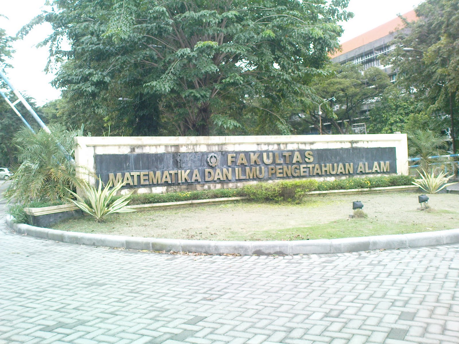 Coretannya BRILIANTA: Sekilas Tentang Kampus ITS Surabaya (Institut ...