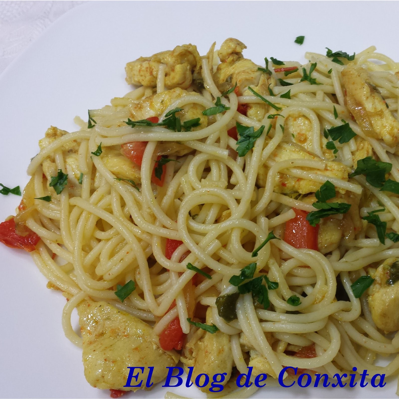 El Blog de Conxita: ESPAGUETIS CON POLLO AL CURRY