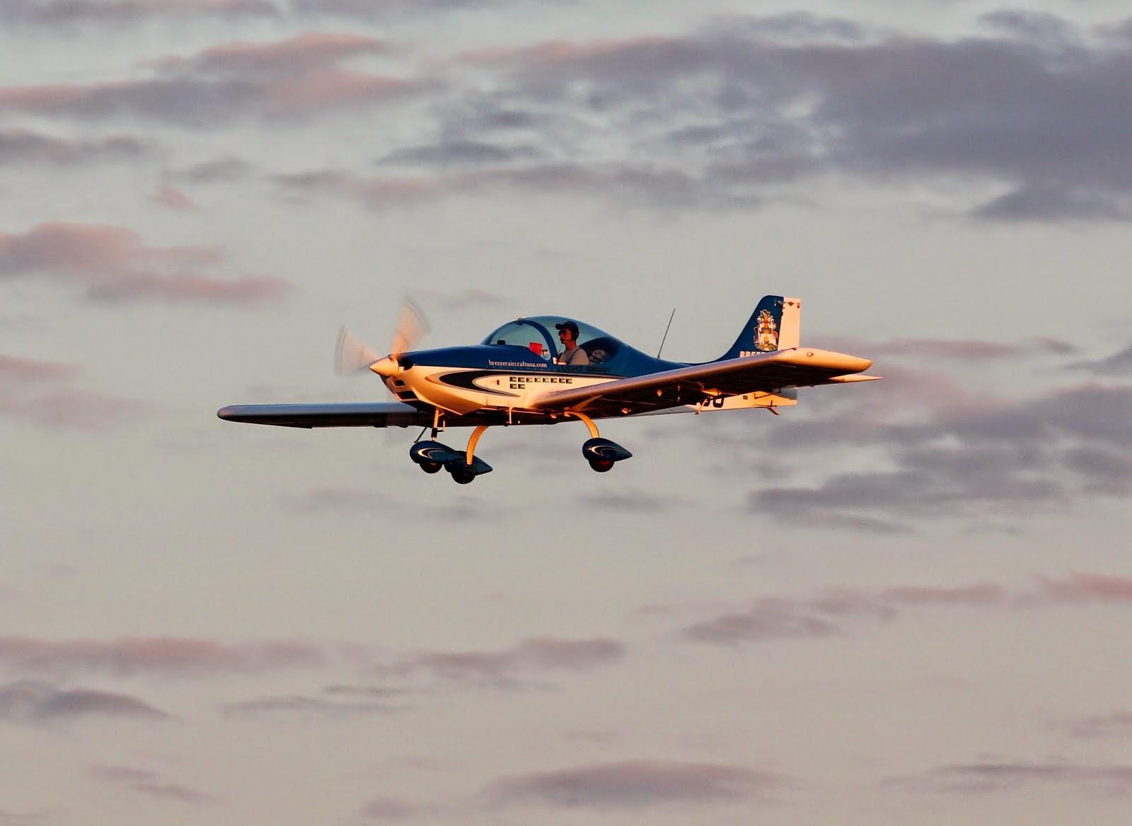 The Aero Experience: EAA AirVenture Oshkosh 2013: The Breezers