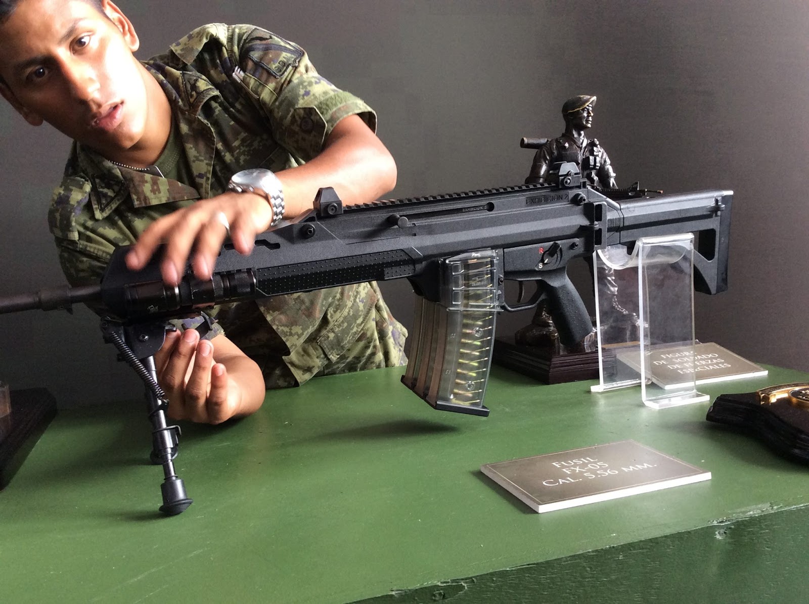 FUZIL FX-05 XIUHCOATl - Sala de Armas