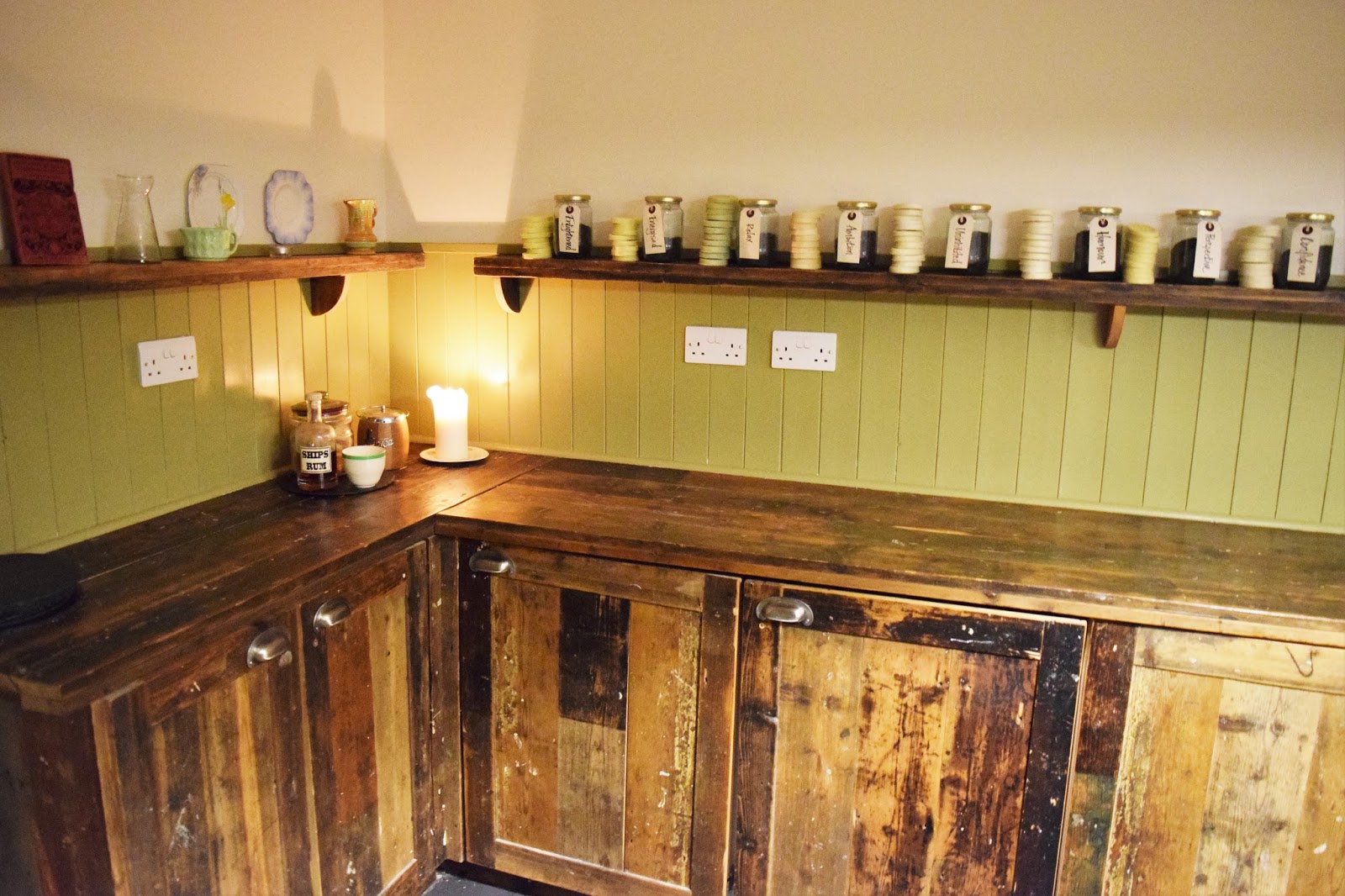 LUSH SPA THE PLANETS TREATMENT REVIEW - A Life With Frills