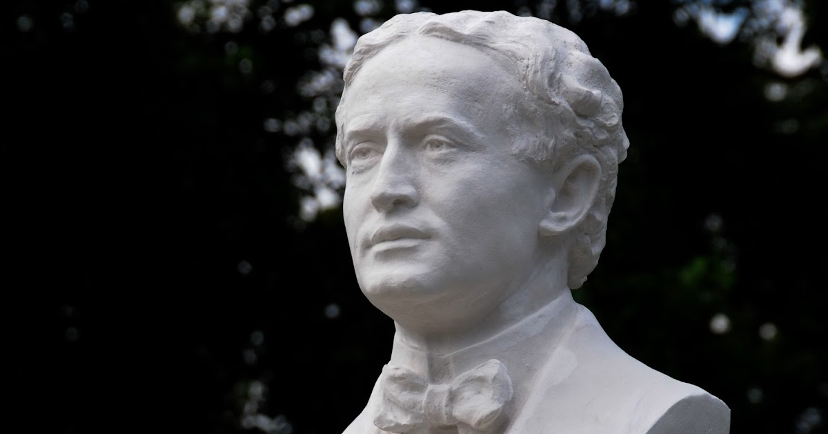 WILD ABOUT HARRY: Houdini bust magically reappears at his grave site