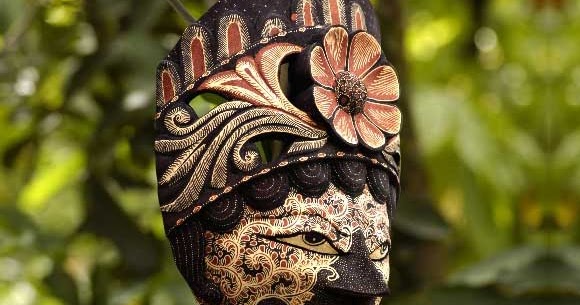 Kerajinan Topeng: Topeng Batik