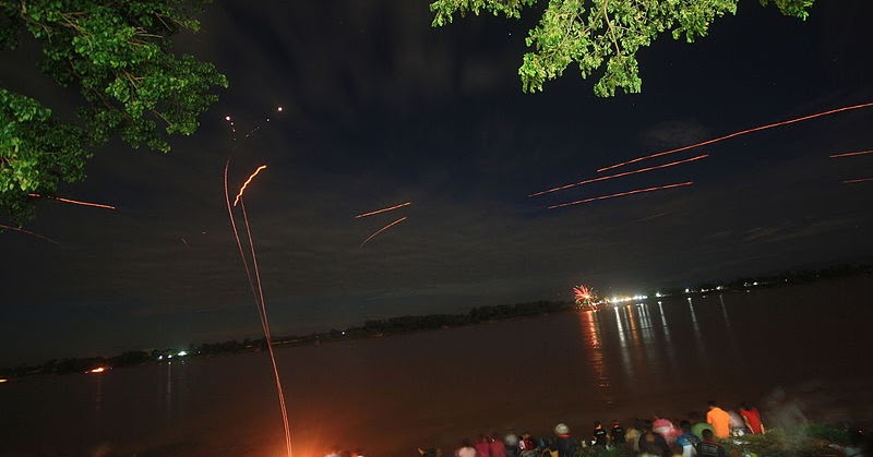 Healthy Woodleaf: Lights of the World Week 6: Naga Fireballs