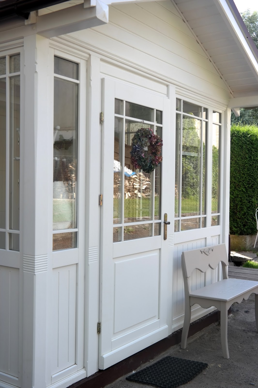 Drewniany ganek | Uwielbiam czarowac w domu....