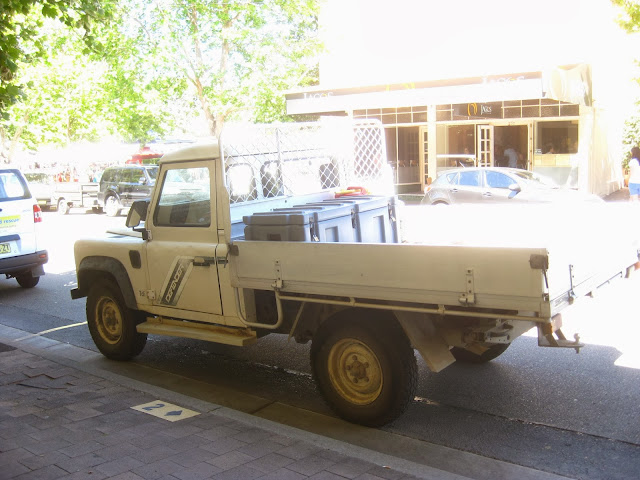 Aussie Old Parked Cars: 1993 Land Rover Defender Tdi Ute