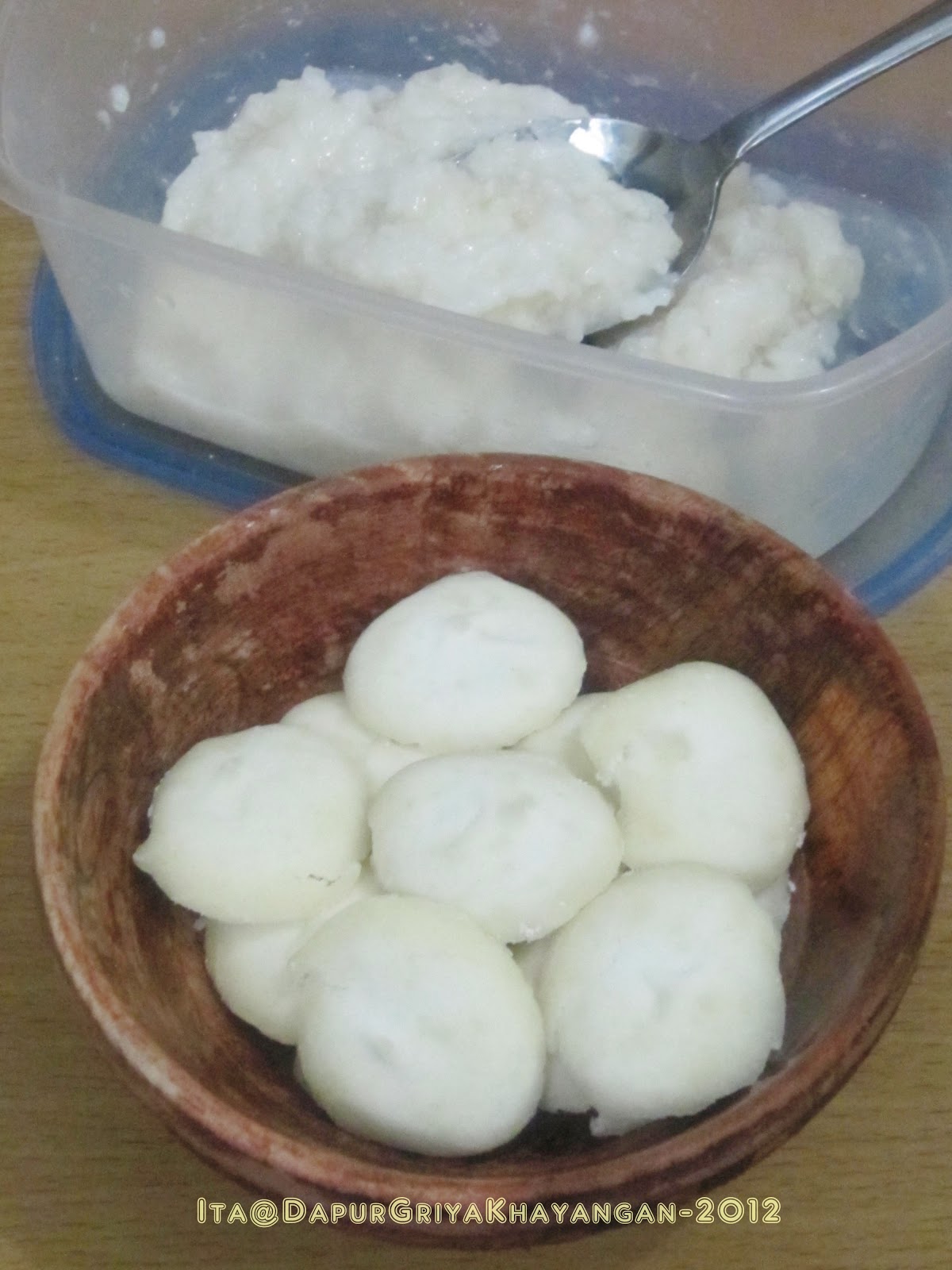 Dapur Griya Khayangan: Membuat Ragi Tape Sendiri