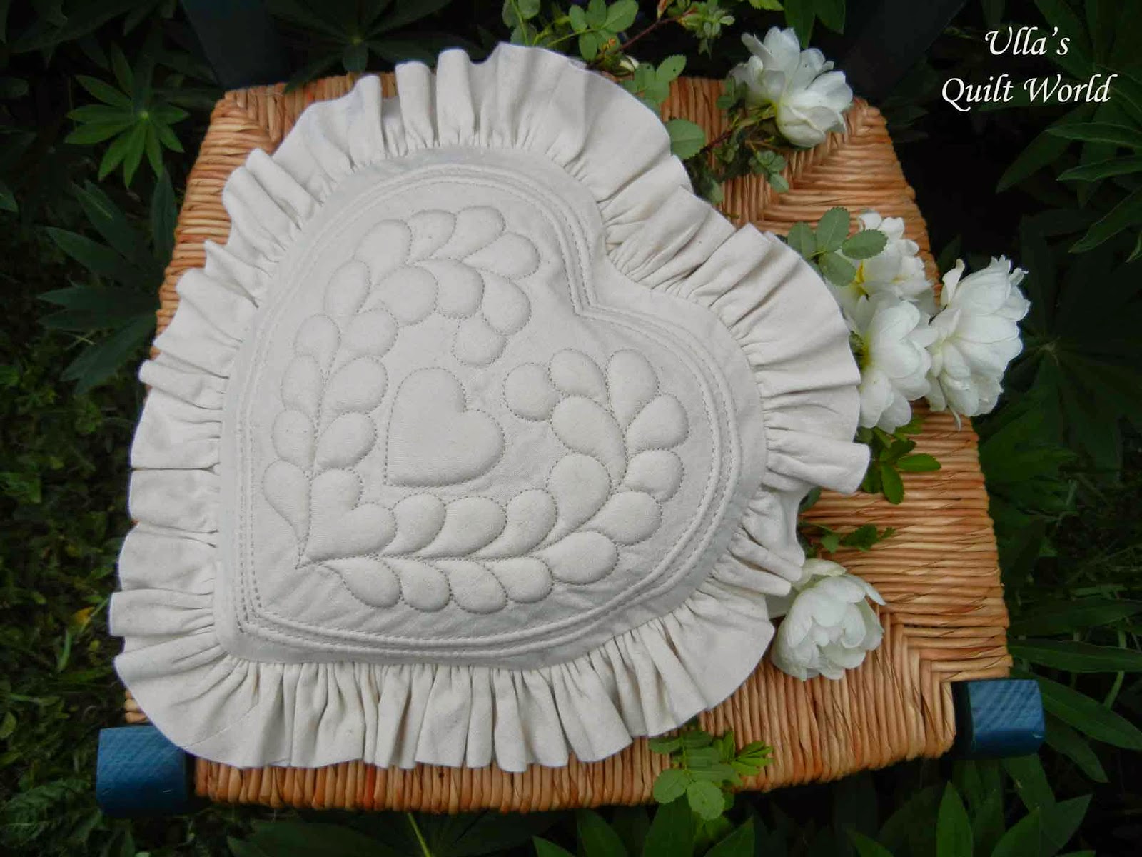 Trapunto heart and square pillow cover - quilt | Ulla's Quilt World ...