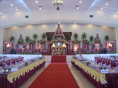 GALUNGAN SIMARMATA: Pesta Adat di Gedung Mulia,pada komplex Mulia Raja.