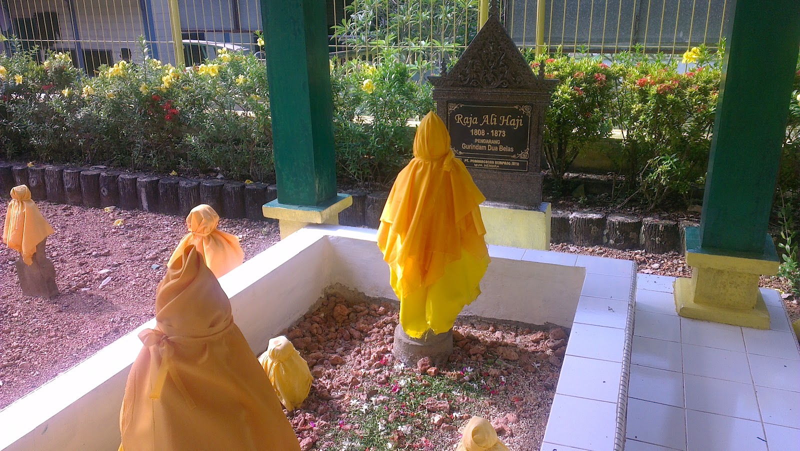KELUARGA PAJAR, PARIMBUNIS: ZIARAH MAKAM DAENG CHELAK / DAENG MEREWAH ...