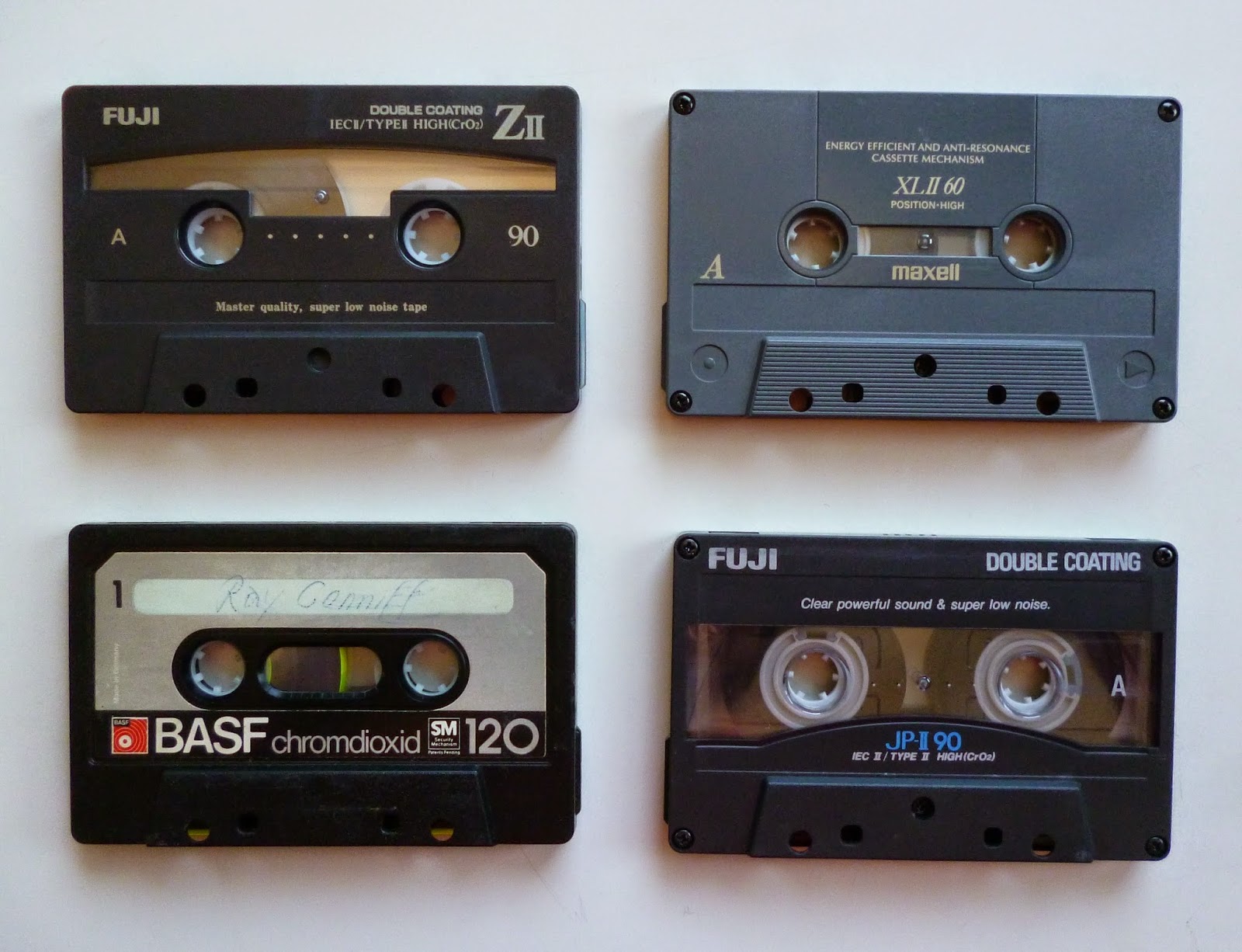 Musikkassetten : 4 cassettes / FUJI ZII / maxell XLII / BASF ...