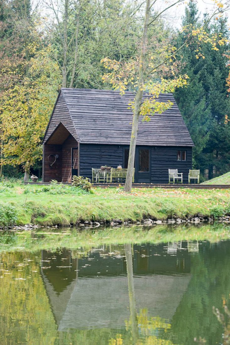 Content in a Cottage: Lakeside Cottage in Belgium built on a budget