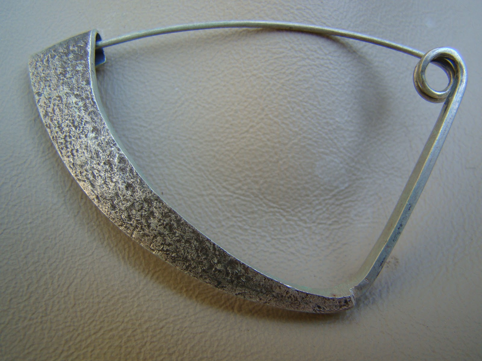 Musings of a Metalsmith: FIBULAE