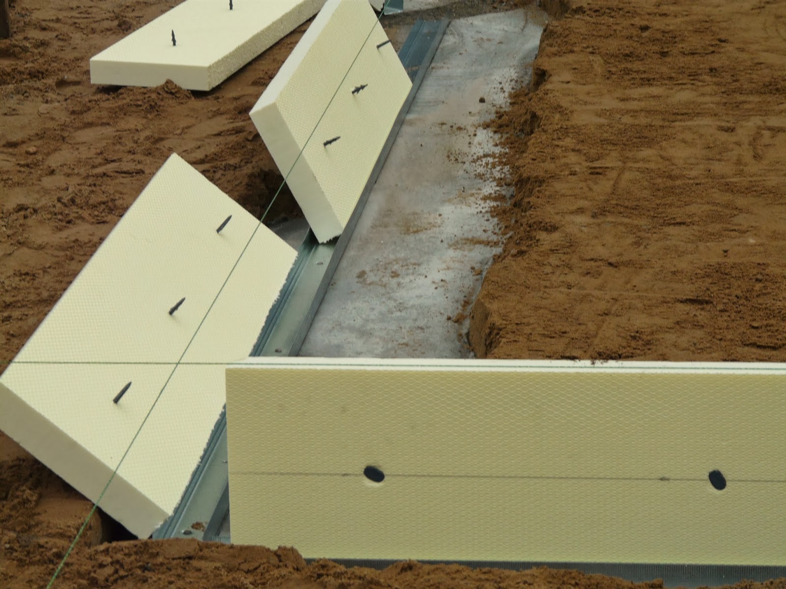 FIBAV - HAUS (HS BAU) Bautagebuch: 05.03.14 - Bodenplatte