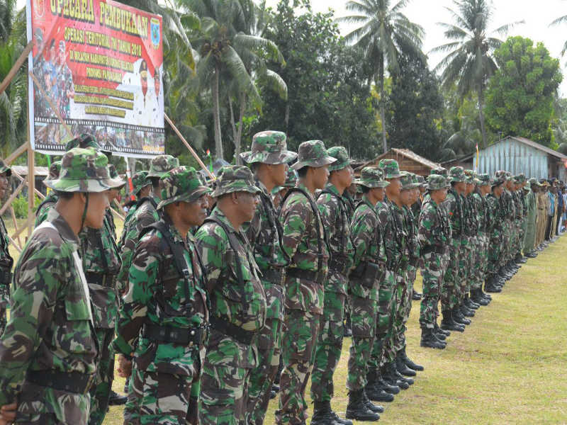 Prajurit TNI-AD Gelar Operasi Teritorial (Opster) di Kokoda Utara - # ...