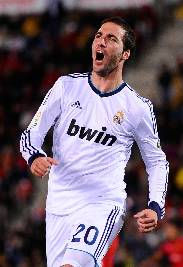 Football Stars: Gonzalo Higuain Latest Bio And Photos