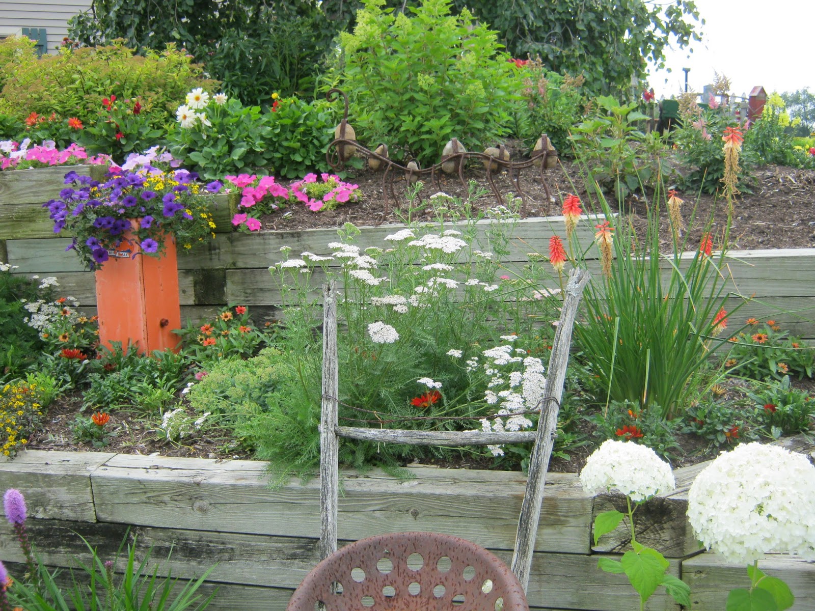 Primitive Passion Decorating: Primitive Garden pics from Lacasa Garden ...