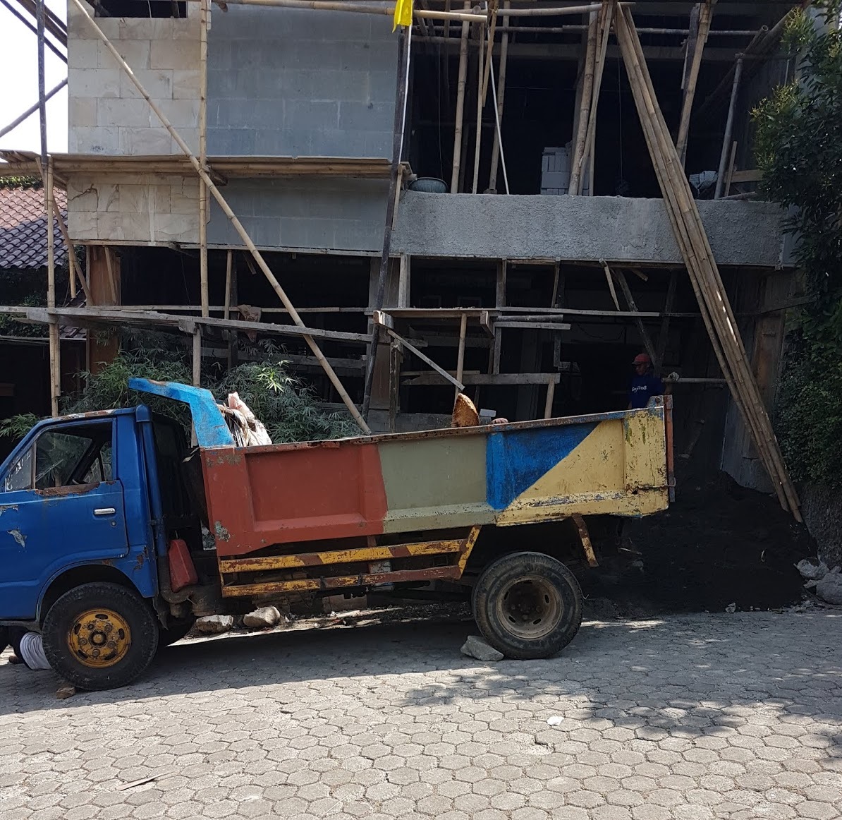EMPROS kontraktor: Jasa angkut dan pengurugan puing dan tanah, dump ...