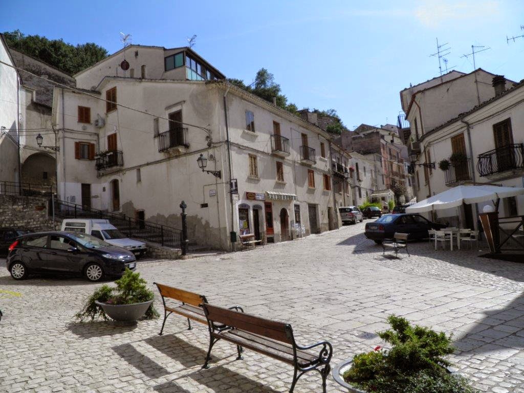 Tabernacoli italiani: Fossalto. Croce