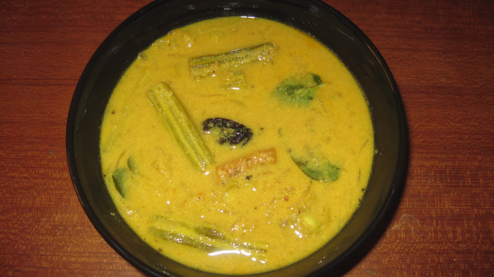 kottayam ruchi: Unakkameen Muringakka Curry ( Dried fish & drumstick curry)