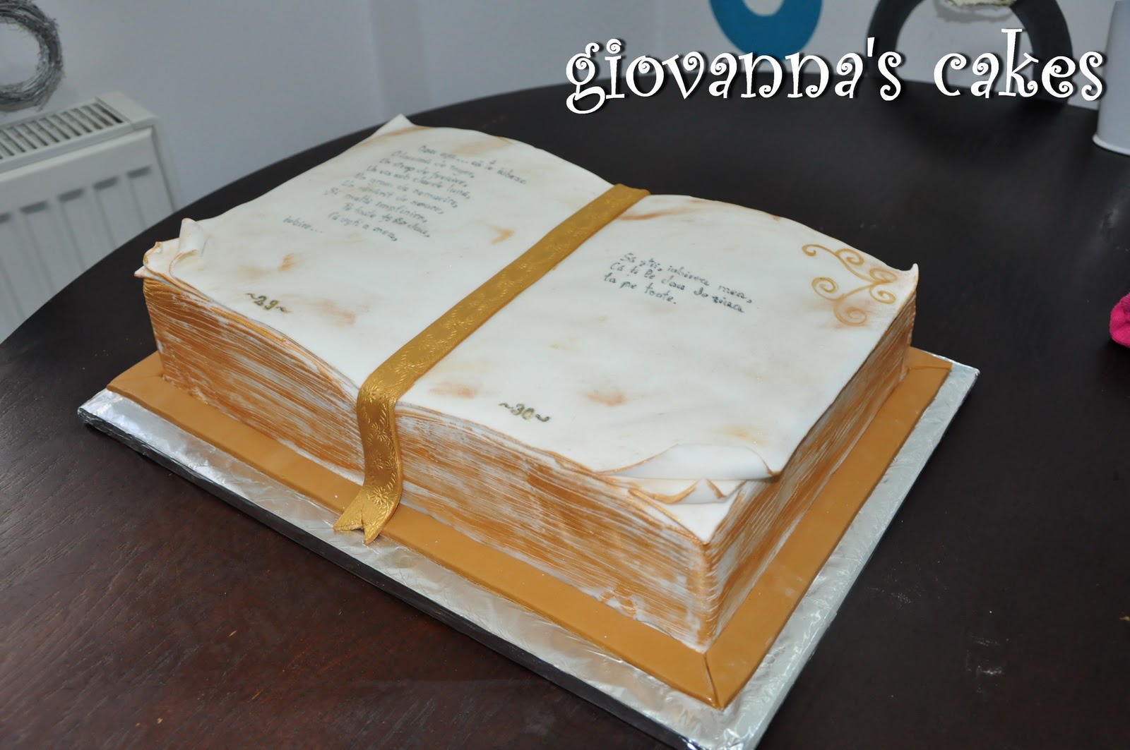giovanna's cakes: Open book cake