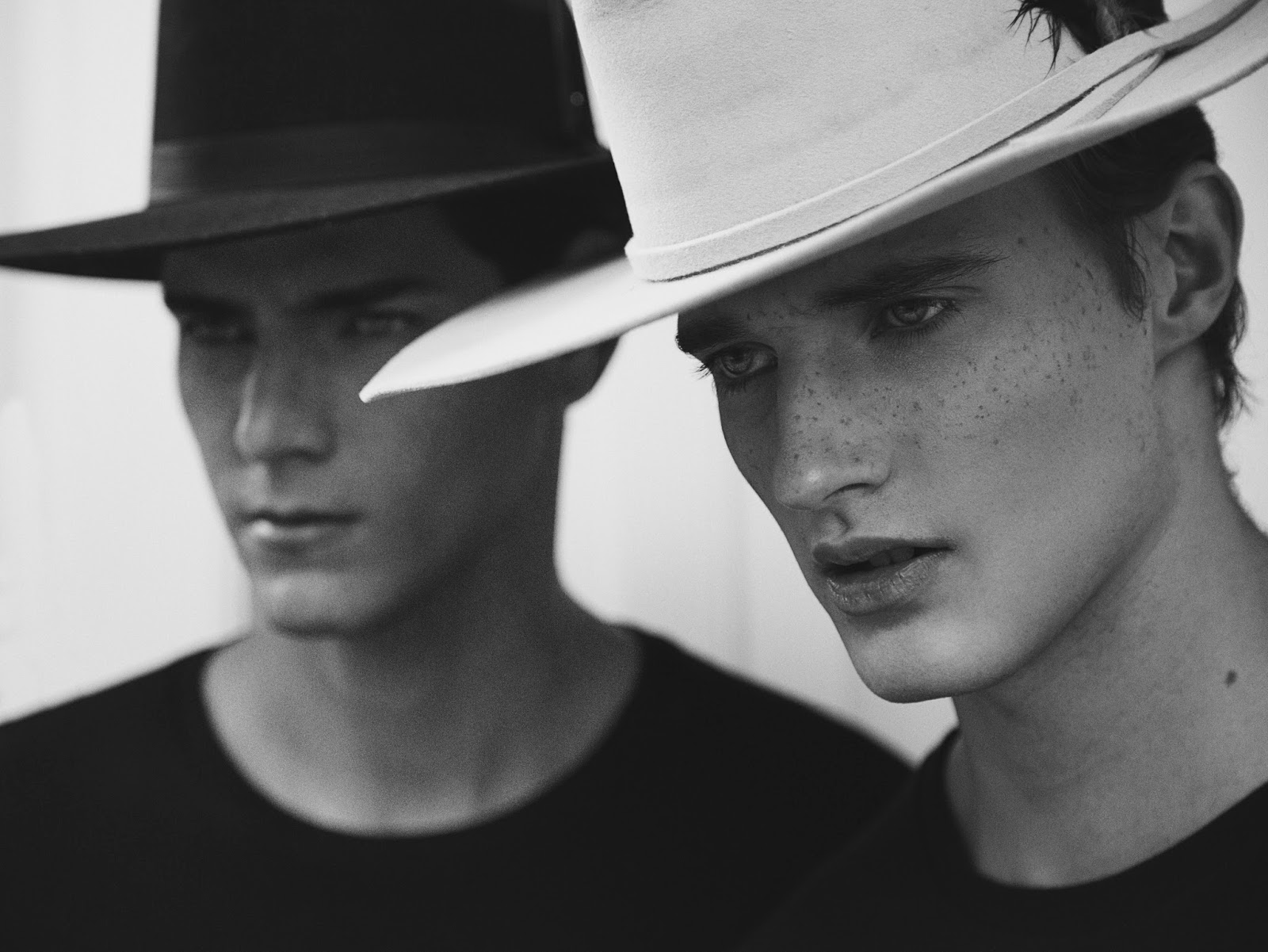 TOM SCHÄFER / HIBRIDO MAGAZINE, DECEMBER 2017 - BANG! Management