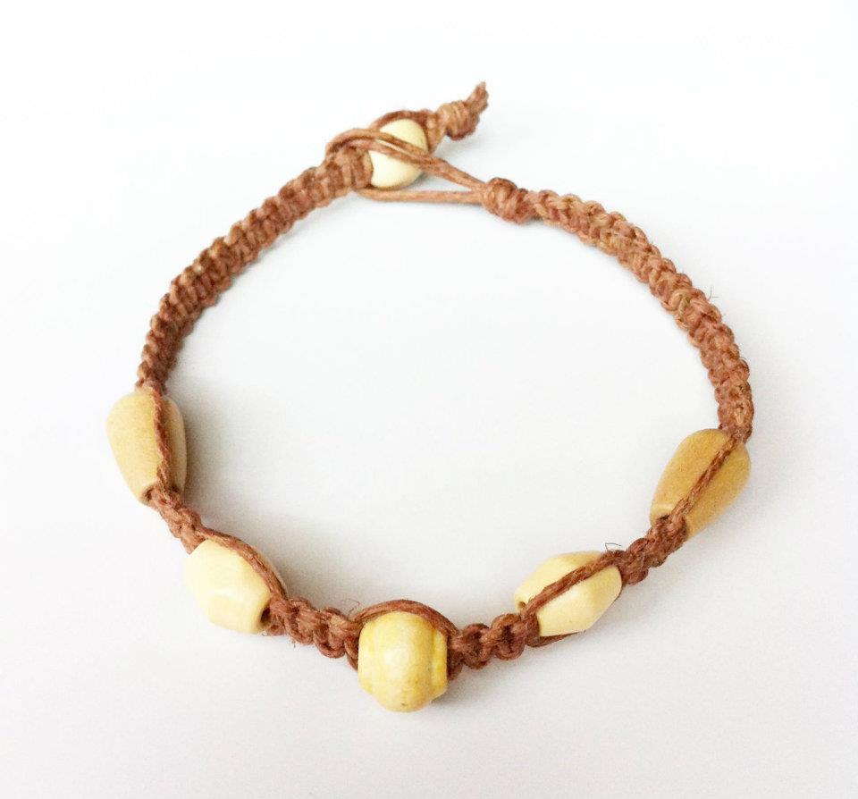 We Read!: Photo Tutorial: Macrame Bracelet