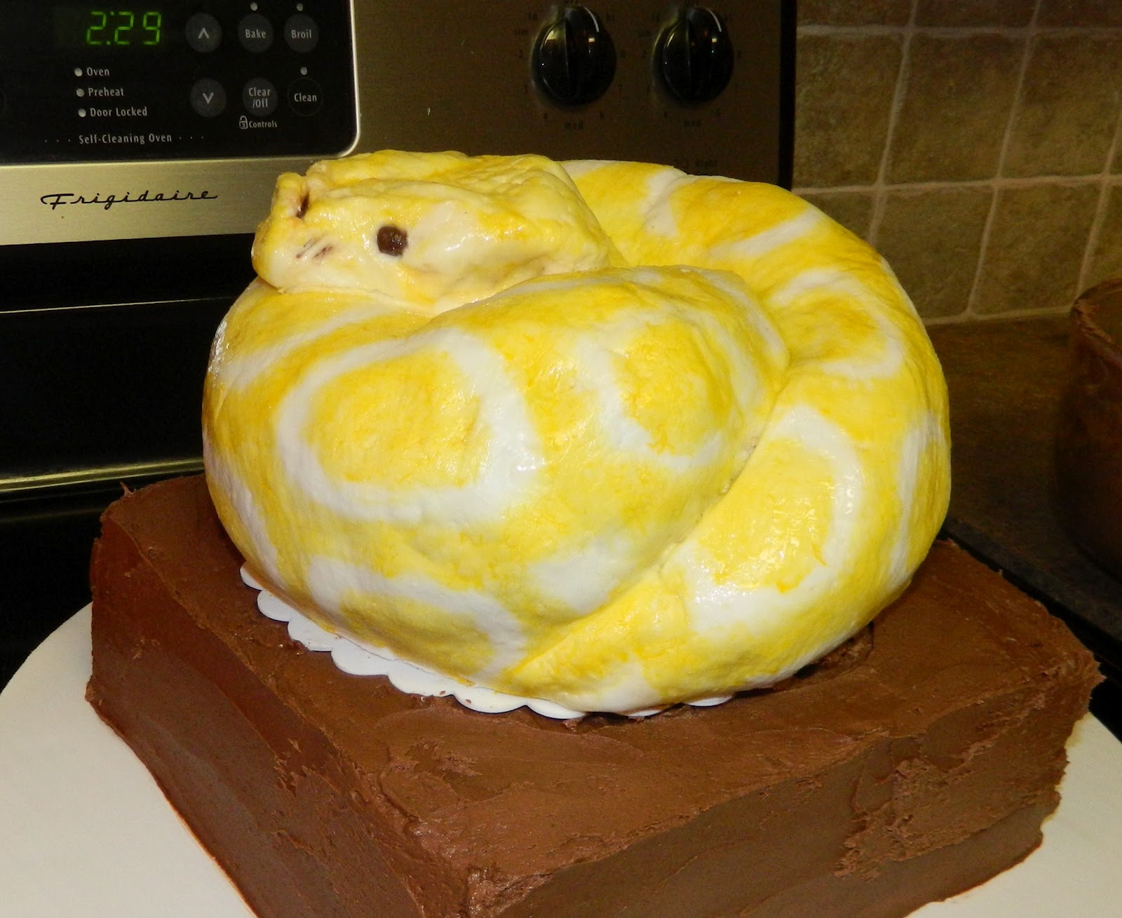 Blogger: Traci LeBrun: Snake Cake and Cake Recipe