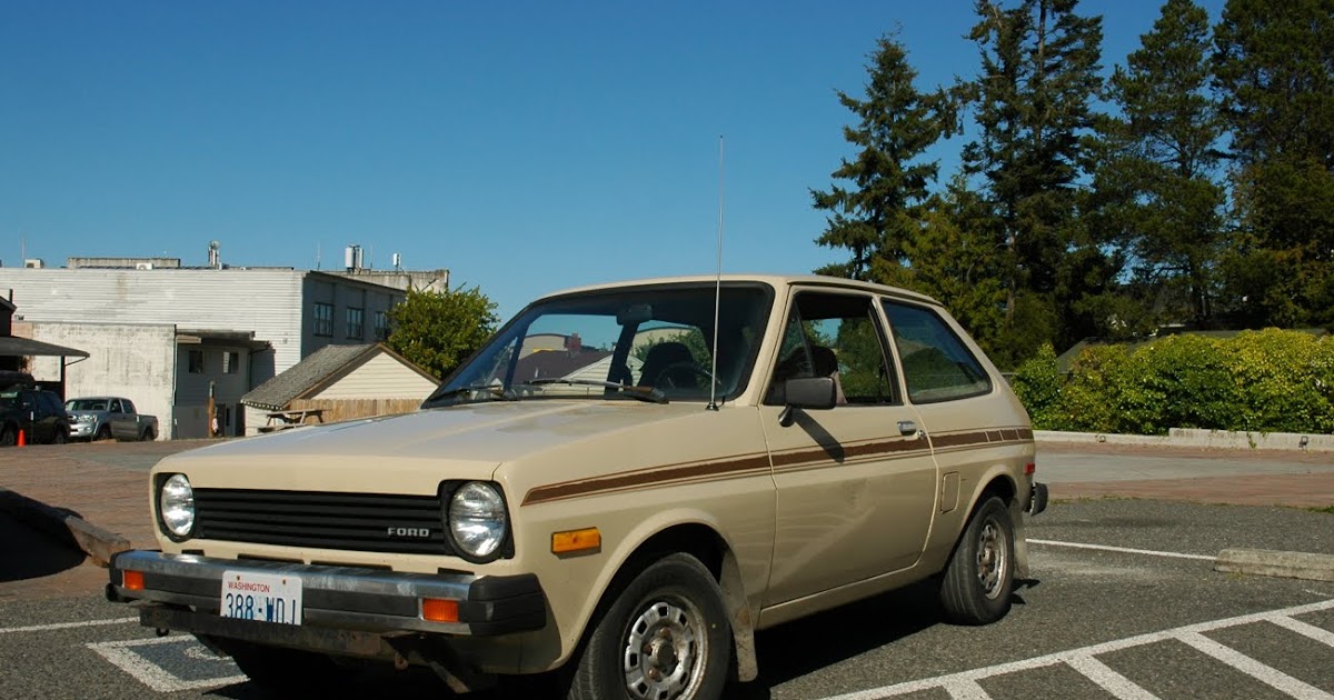 OLD PARKED CARS.: 1980 Ford Fiesta.