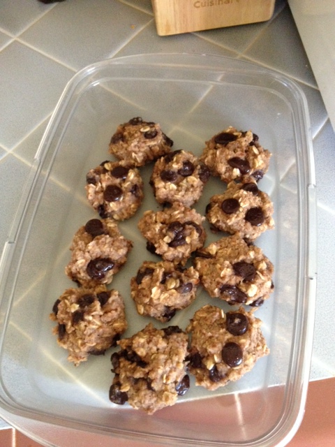 Fitness Fanatic: Clean Oatmeal Chocolate Chip Cookies