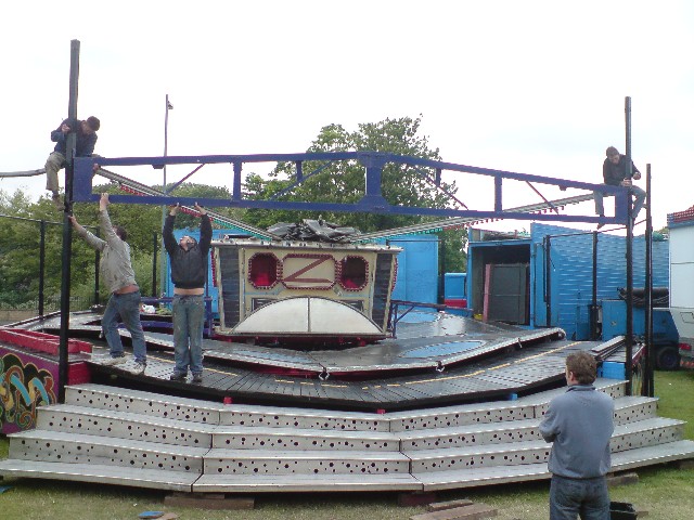 North East and Yorkshire Fun Fair Pics: Building Up A.S. Crow & Sons ...