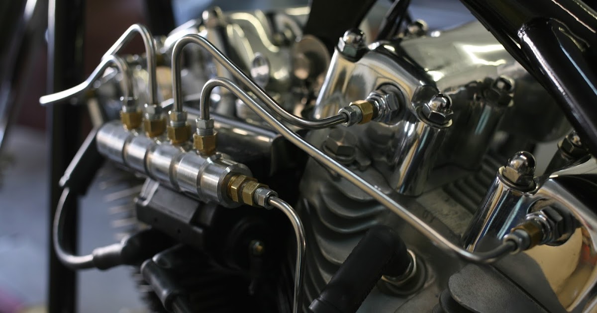 WRECKED METALS : Oil lines