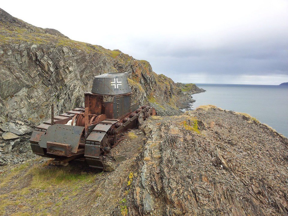 daily timewaster: French/German tank detritus in far northern Norway