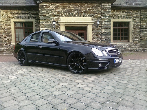 Mercedes W211 Designo: E63 AMG Paket & Lorinser Turbinenfelgen