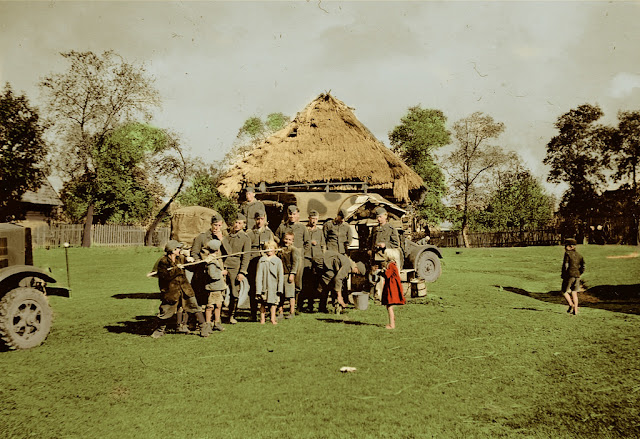 Life During World War II – 28 Stunning Colorized Pictures of Children ...
