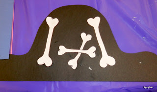 Tippytoe Crafts: Simple Pirate Hats