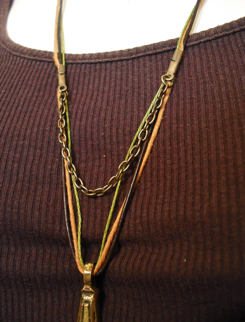1Unik in Action: Neoclassic Brass Drop Pull Necklace
