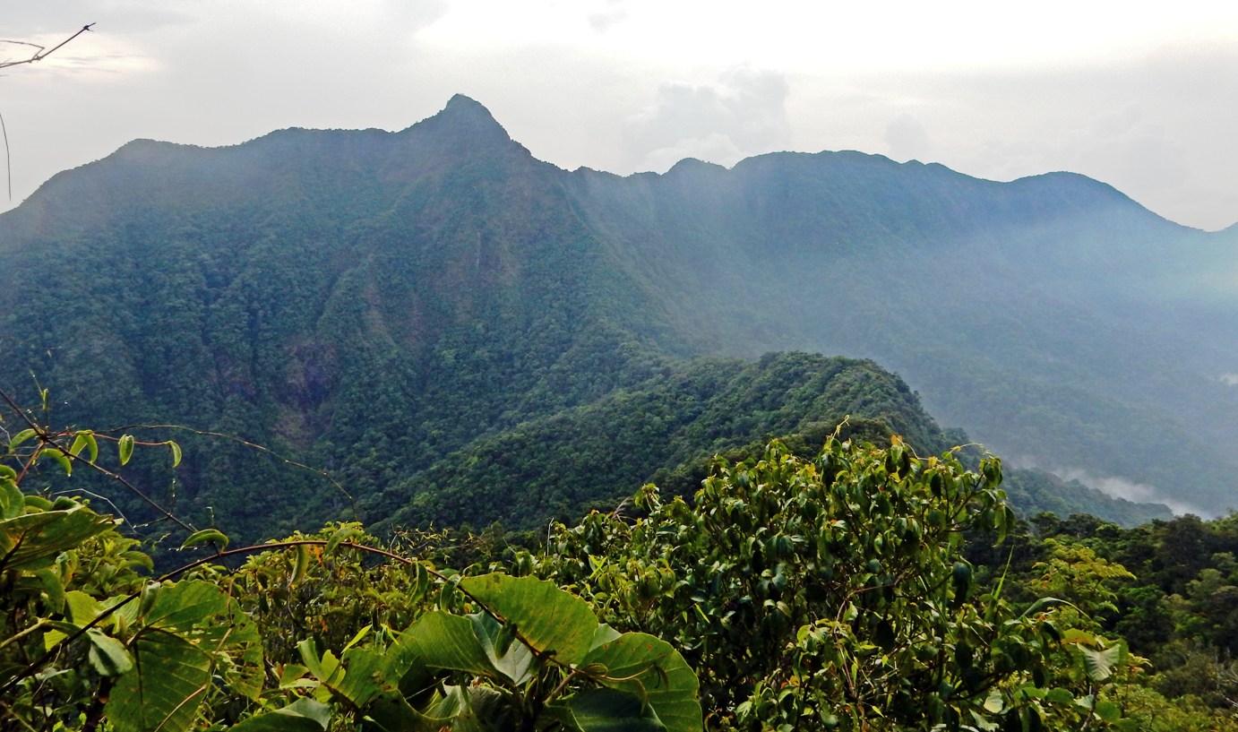the viewing deck: Mt. Mariveles (1,408masl) Traverse Day-Hike ...