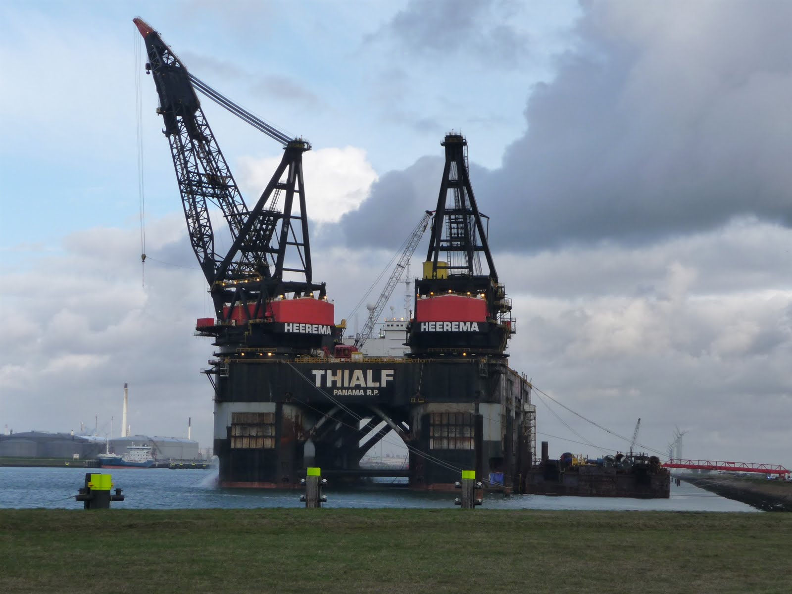 THIALF - Characteristics and pictures of a new ship entering Rotterdam ...