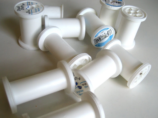 a little gray: Tutorial: Spool Stacker Toy