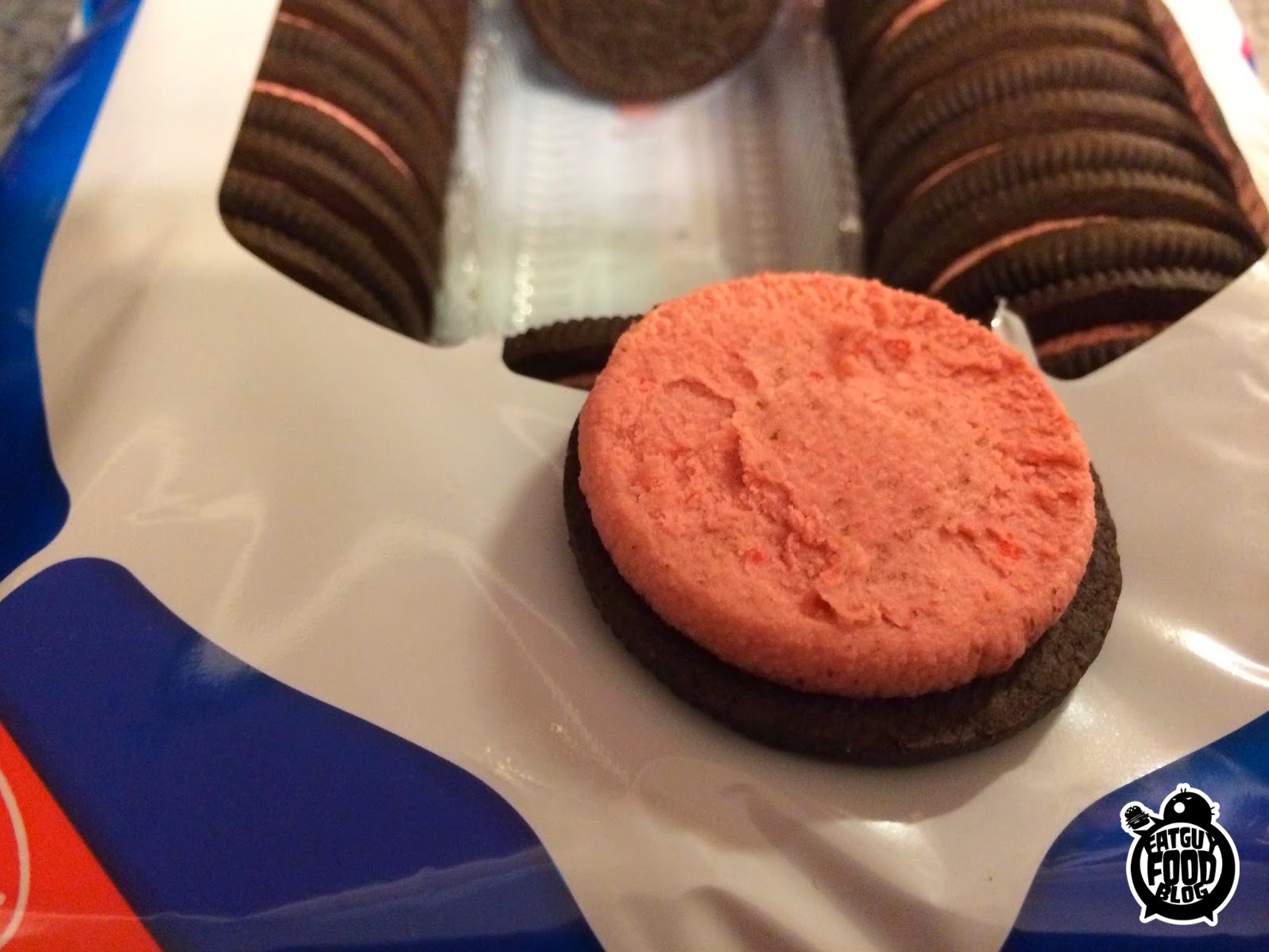 FATGUYFOODBLOG: Fruit Punch AND Berry Oreos!