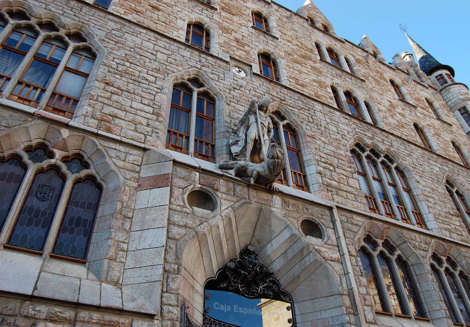 LUGARES Y RINCONES DE EUROPA.: Casa de los Botines en León
