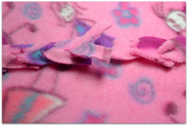 .Quiltscapes.: Fancy Fleece Finishes + Fleece "Yarn" Tutorial!