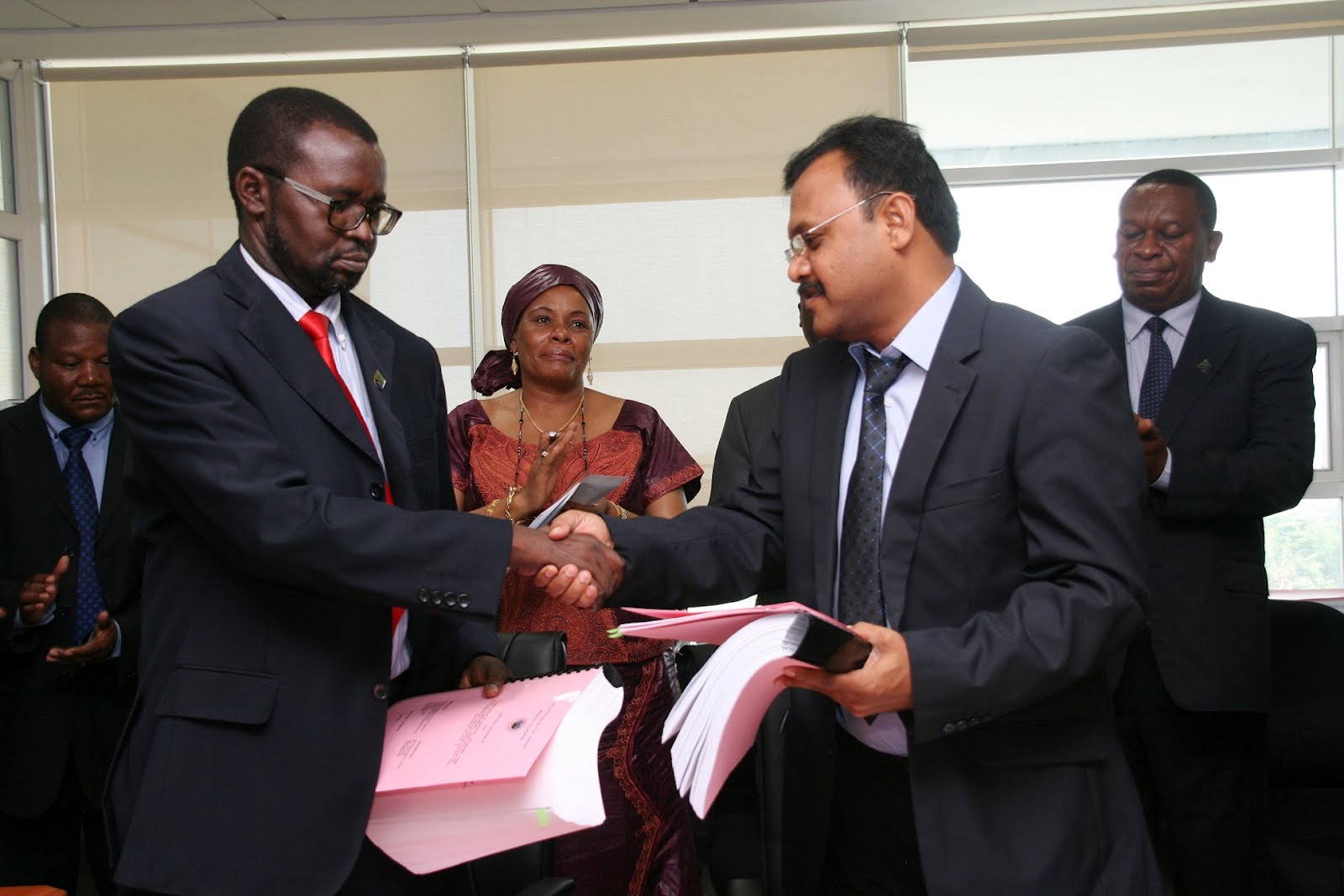 MWANATANGA BLOGSPOT: BARABARA YA SEGERA MKUMBARA SAME YAANZA KUJENGWA ...