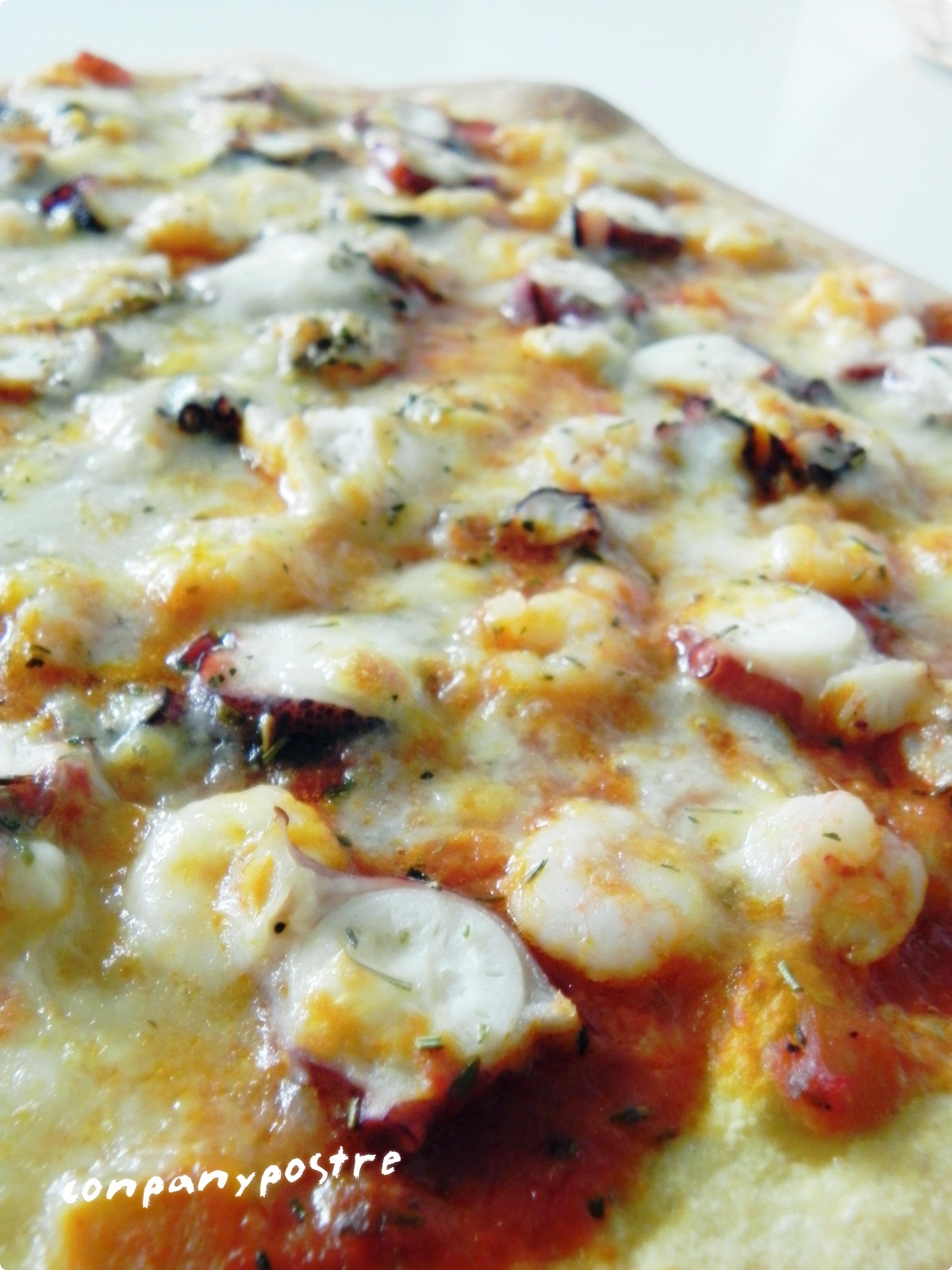 Con pan y postre: Pizza de pulpo y gambas