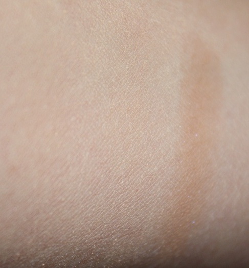 BirkinBagBeauty: Kanebo Lunasol spring 2011 Shading Cheeks 01 Natural Beige