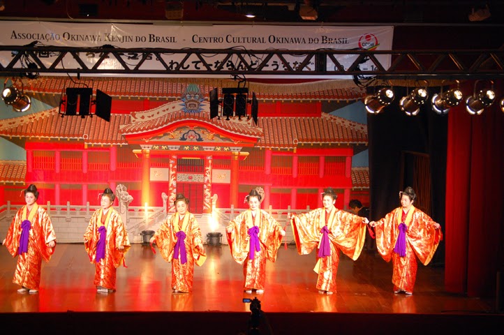 Okinawa Brasil: TEATRO DE OKINAWA - UCHINAA SHIBAI